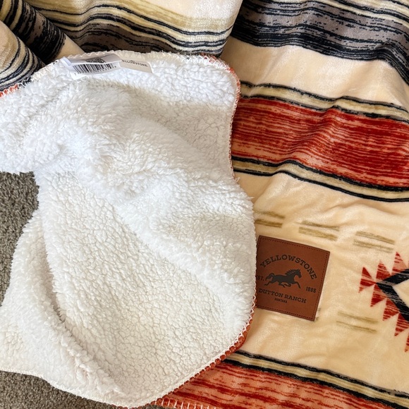 Yellowstone | Bedding | Cozy Fleece Lined Yellowstone Dutton Ranch ...